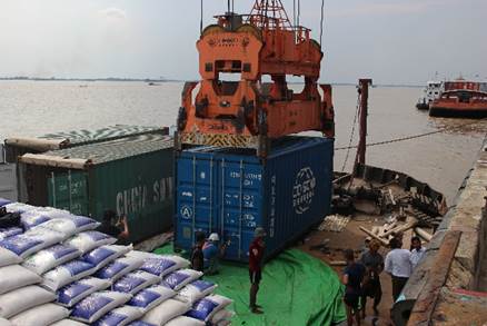 Barging Service | Hutchison Logistics